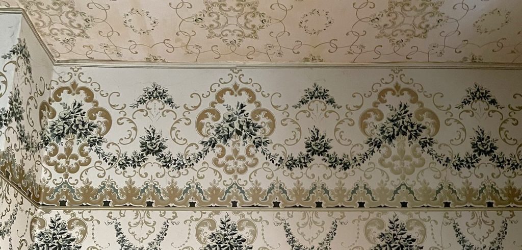 Chris Johnson Parlor Border – Bassett & Vollum